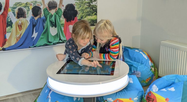 Mesa interactiva ROUND – Mesas interactivas y pantallas táctiles